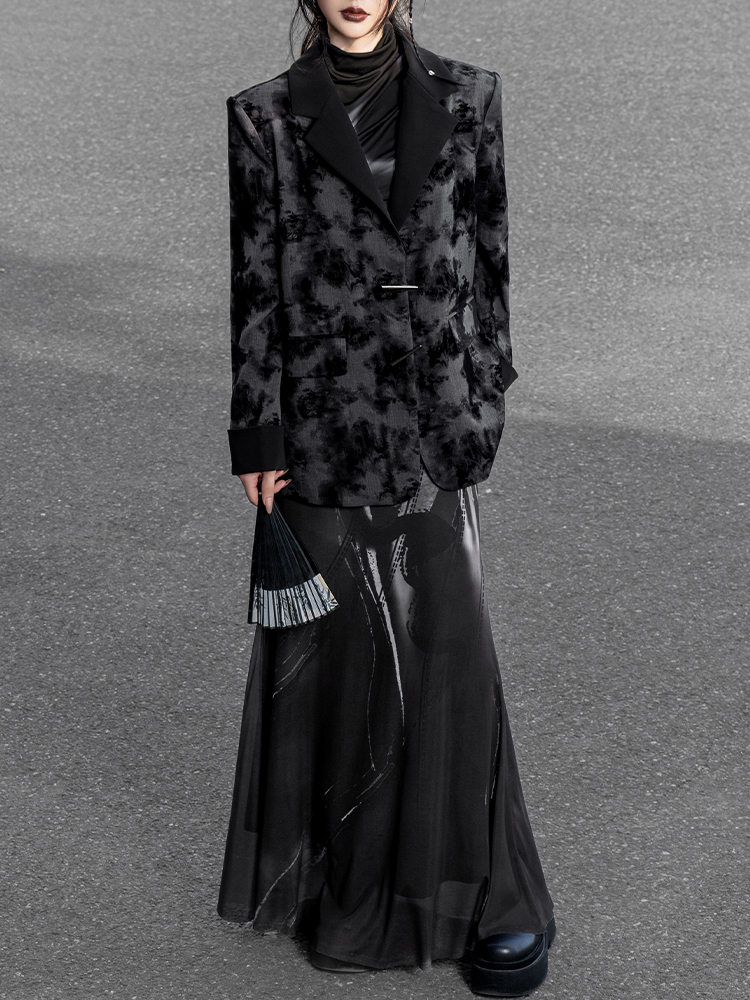 Velvet-Flocked Turned Cuff Blazer - poetinity